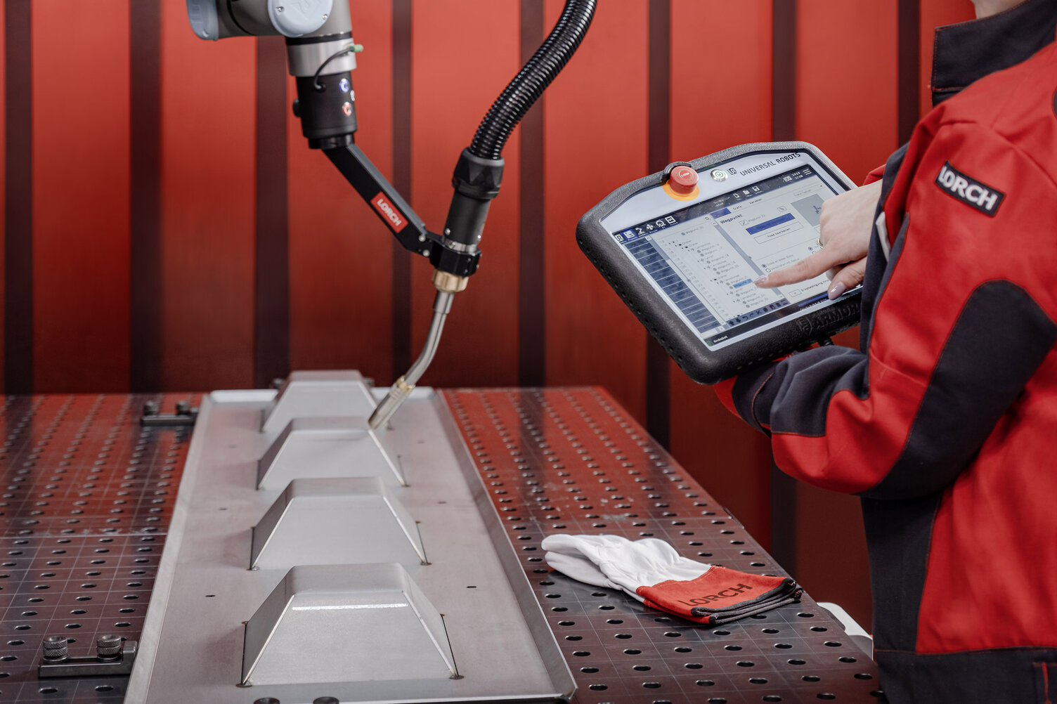 Lorch linear axis: more workspace and maximum freedom in cobot welding.
