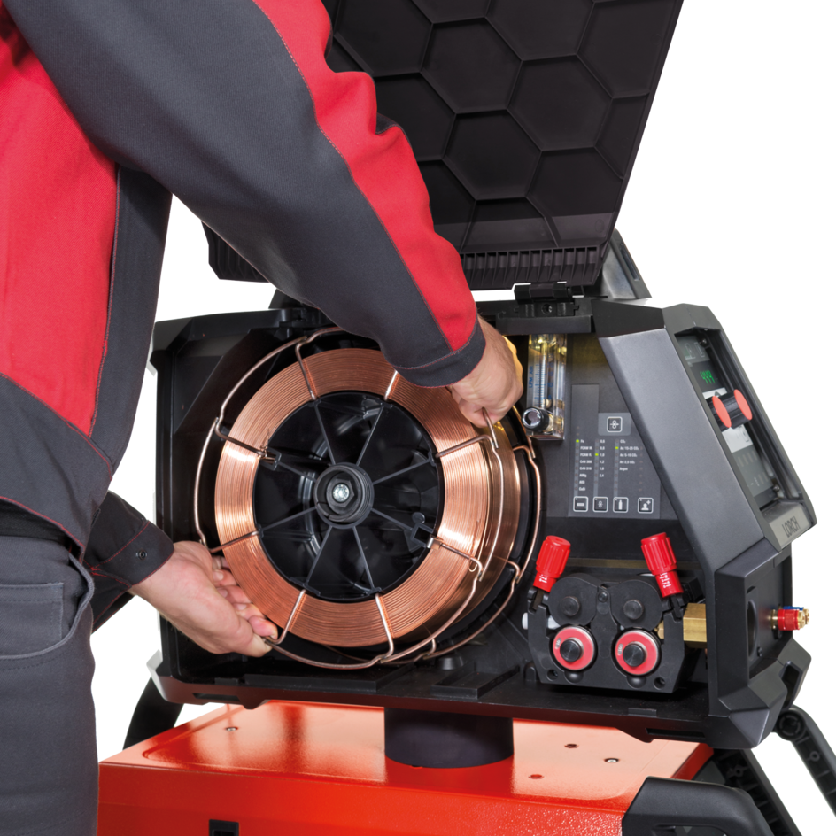 The MF-08 full-protection wire feeder. Efficient and flexible.